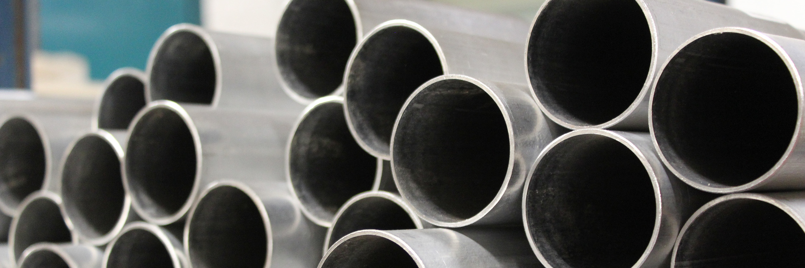 Mast Material Matters: Aluminium vs. Fibreglass vs. Composite